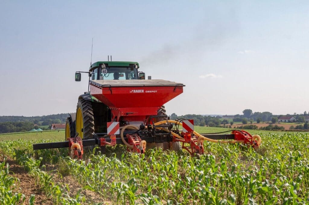 Deep depot fertilisation with Rauch DeePot - World Agritech