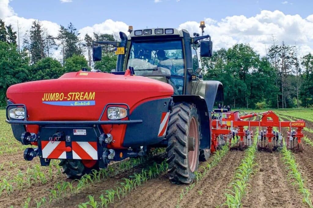 Band spraying with the Jumbo-Stream - World Agritech