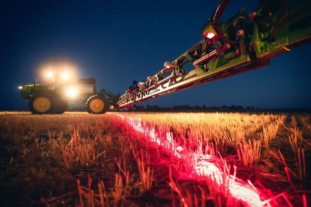 Selective spraying with Weed-IT Quadro Red - World Agritech