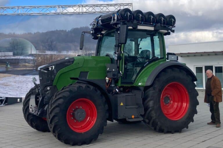 Fendt hydrogen tractor on display - World Agritech