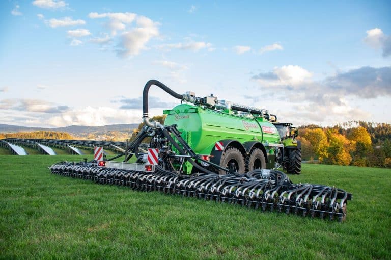 Versatile Quadro Disc injects slurry - World Agritech