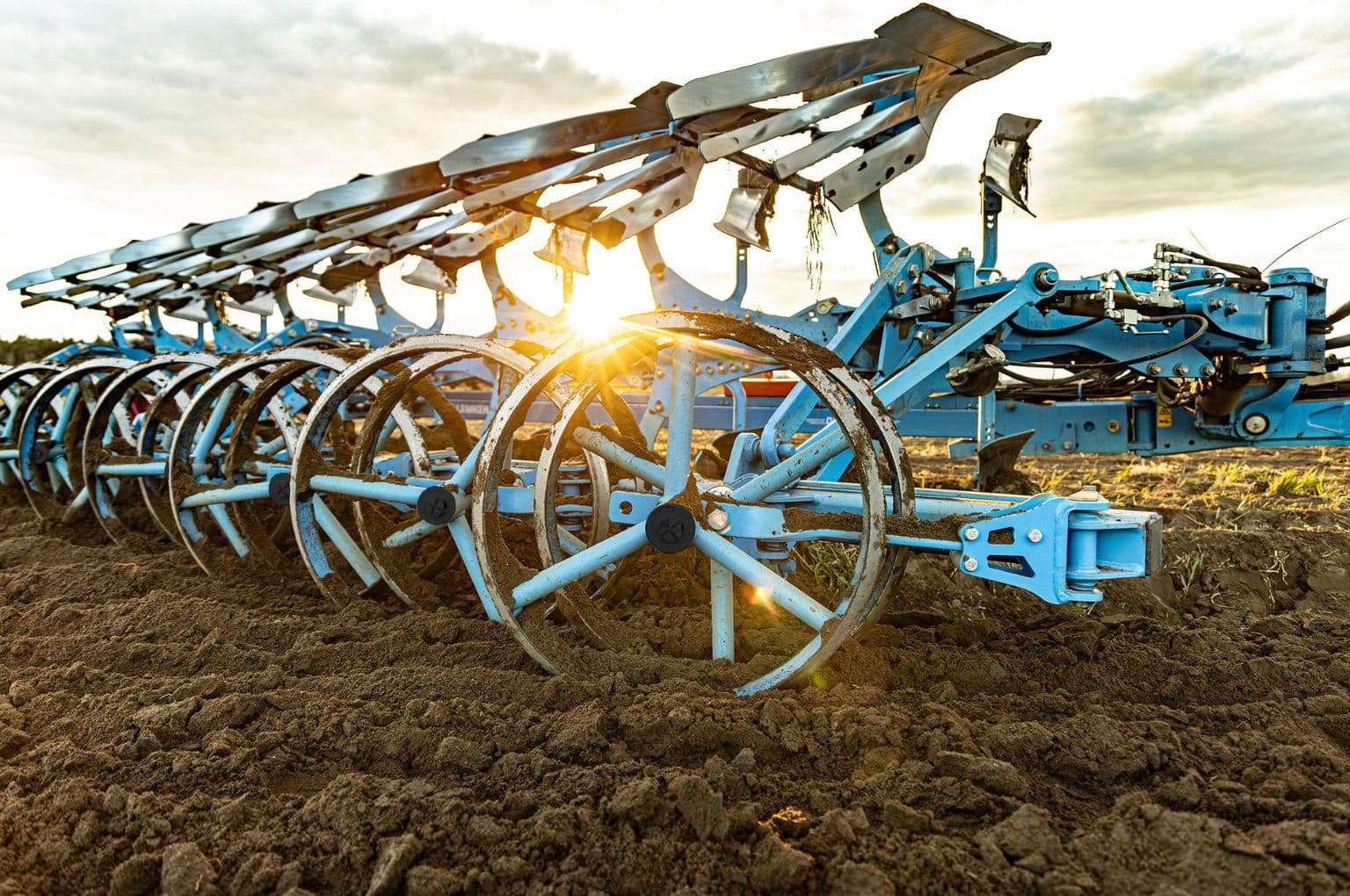 Diamant 18 with furrow press - World Agritech