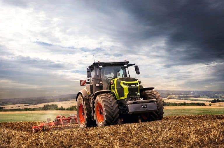 Flagship Axion 9 replaces 900 series - World Agritech